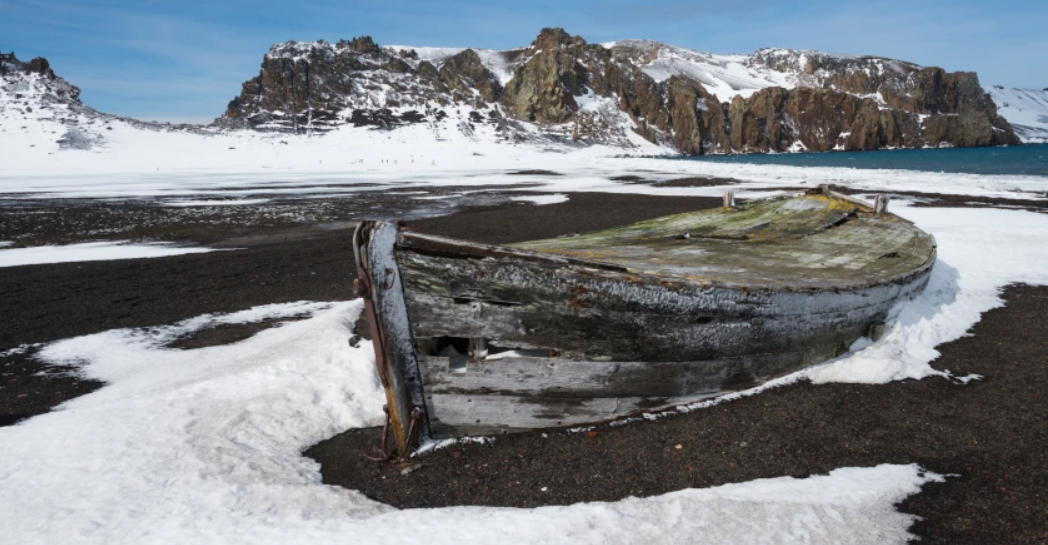 15 Amazing, Deserted Locations Around the World - Buzzer