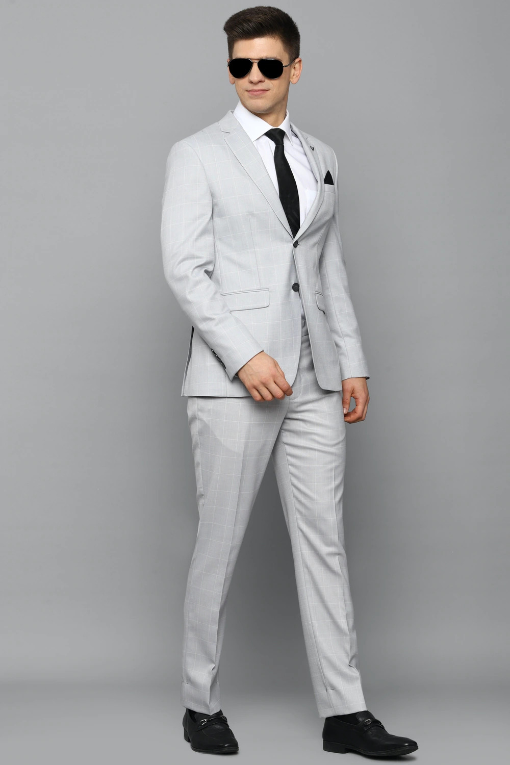 Art of wearing a full suit (part 1) - Buzzer