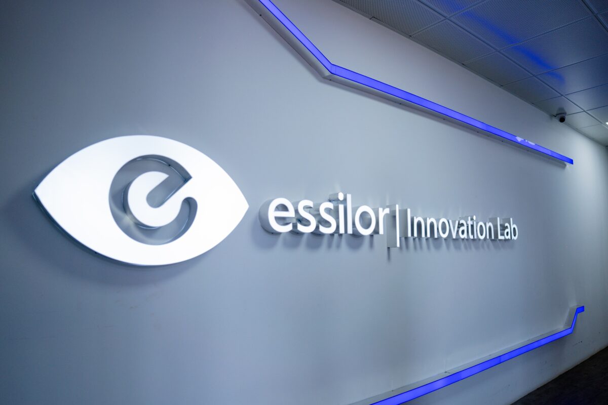 Essilor Lanka unveils state-of-the-art laboratory and revolutionary ...