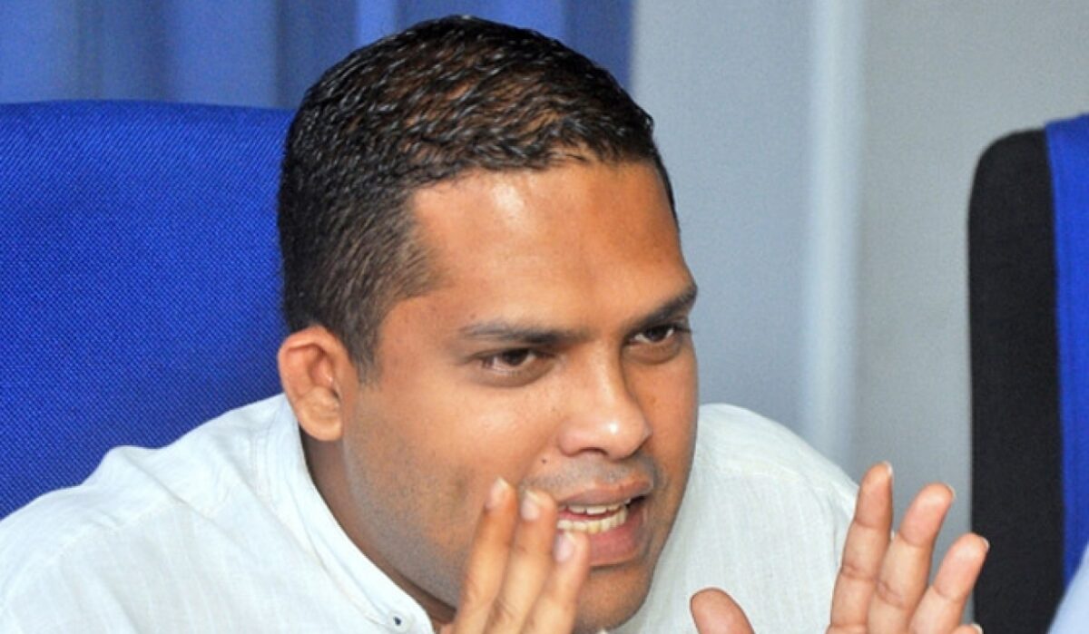 Harin Fernando is sworn in as the new sports minister - Buzzer