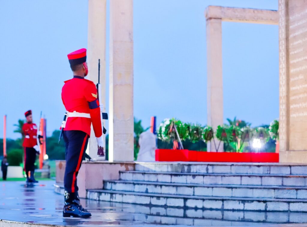 Honouring the Gallantry Sri Lanka Army Paid Solemn Tribute to Fallen War Heroes - Buzzer