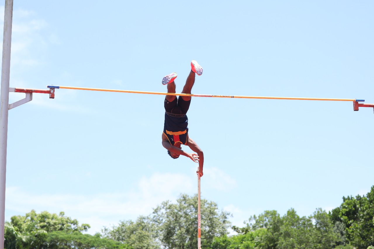 Sri Lanka Army Athlete Smashes National Pole Vault Record - Buzzer
